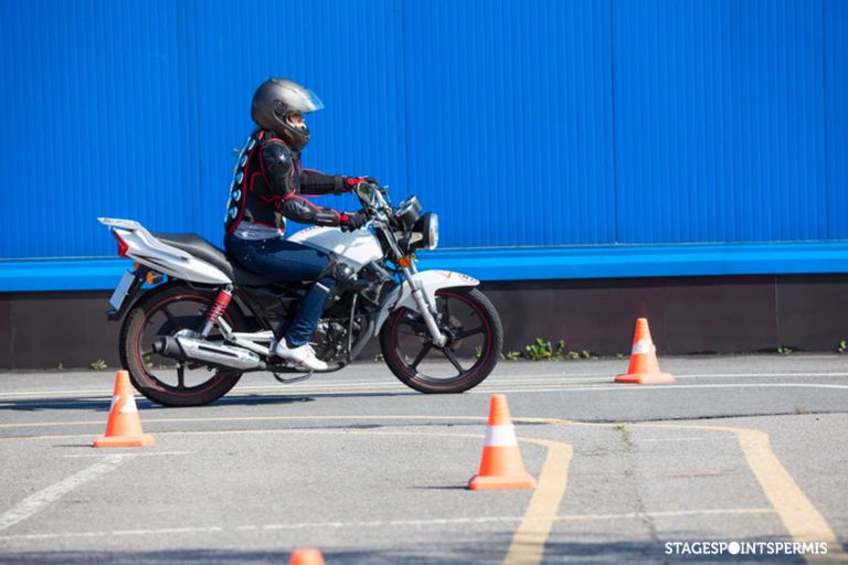 Permis moto : comment se déroule l'épreuve du plateau moto